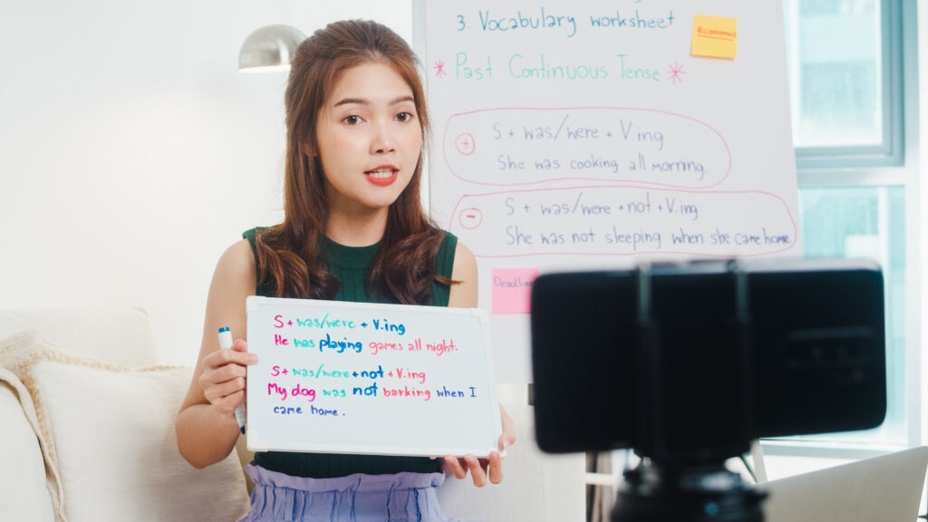 Your Guide To How To Write Captions That Convert Effectively